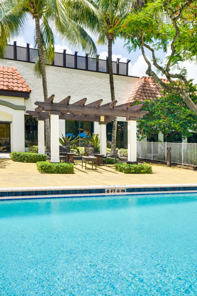 Senior Living Photos Plantation, FL | Covenant Living Florida